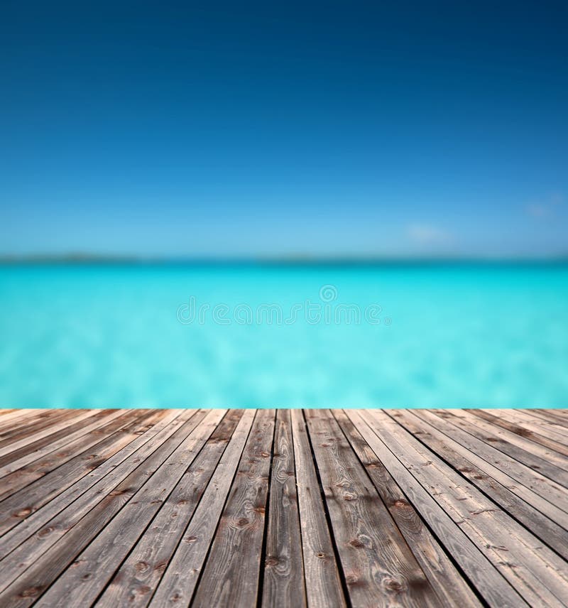 Pavimento Di Legno E Mare Blu Fotografia Stock - Immagine di ...