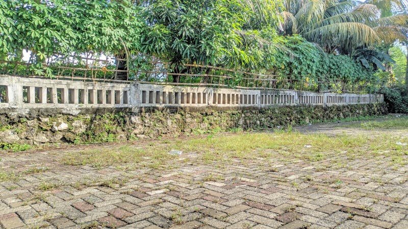 Paving blocks and mallet stock image. Image of construction - 14936661