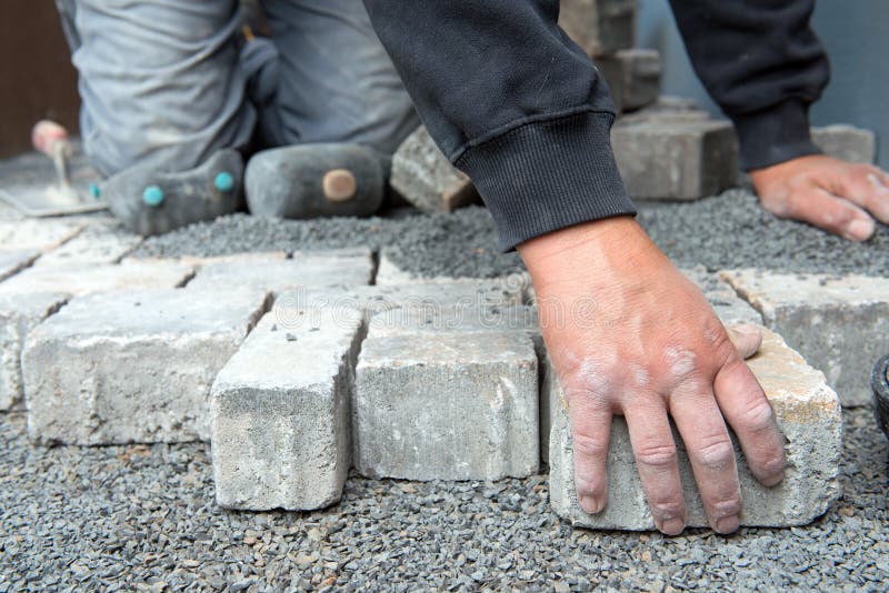 Pavior photo stock. Image du homme, pavage, artisan, plâtre - 40558610
