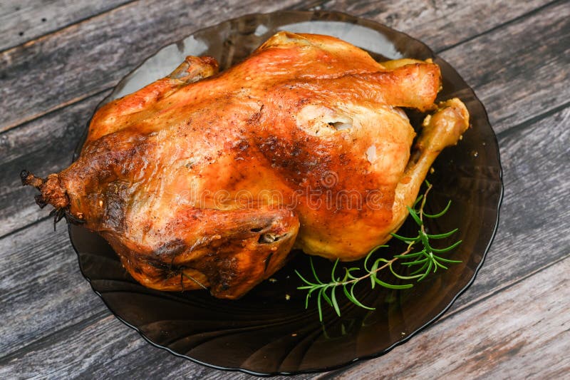 Pavo Cocido Sobre Fondo De Madera Foto de archivo - Imagen de copia ...