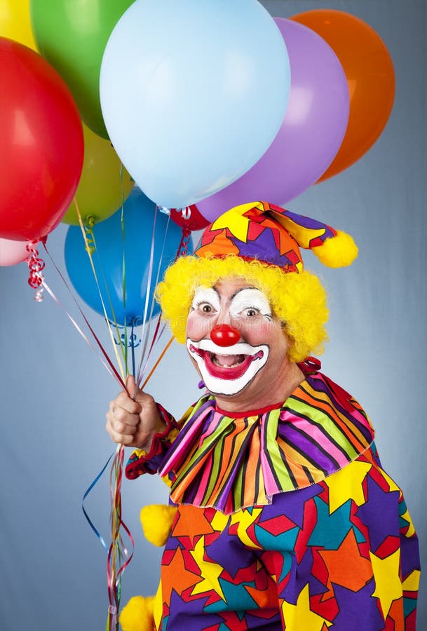 Payaso Feliz Con Los Globos Foto de archivo - Imagen de circo, feliz ...