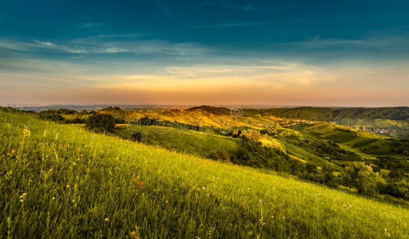 Paysage de colline photo stock. Image du pays, route - 74090864