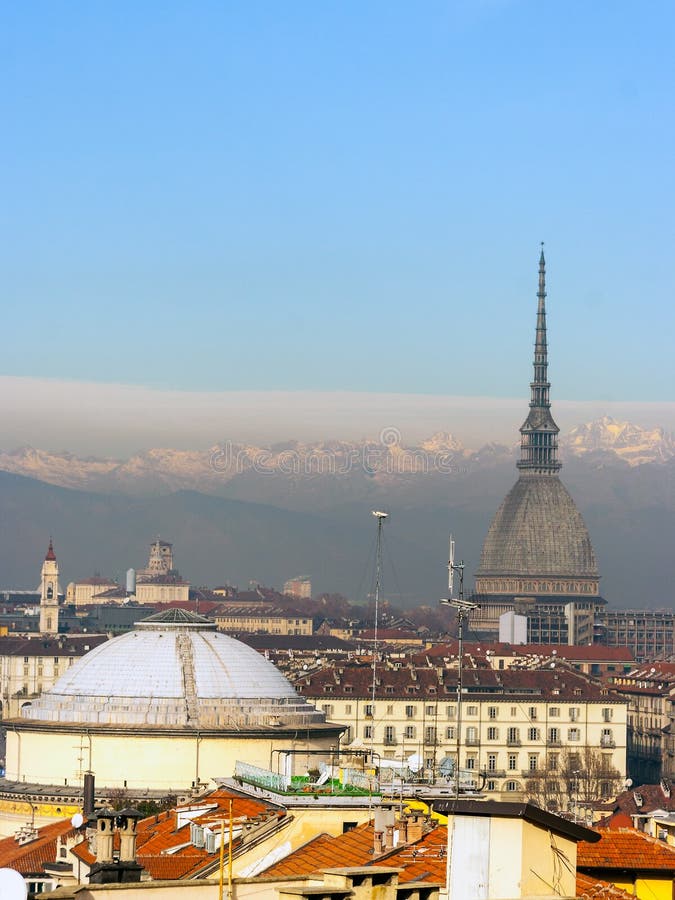 Paysage de Turin Italie image stock. Image du forteresse - 46011781