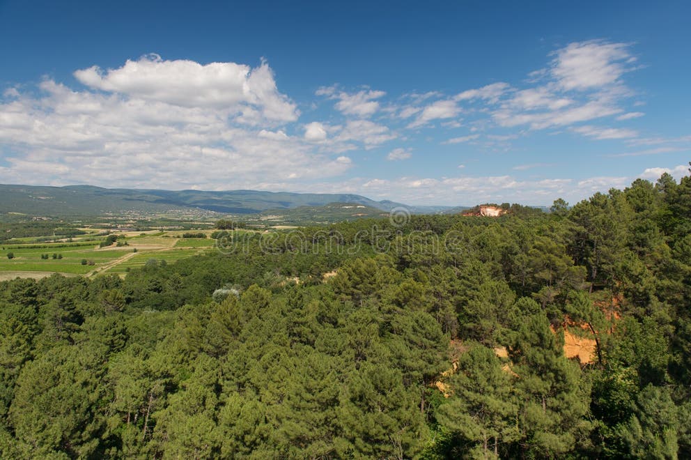 Paysage Luberon Dans Les Frances Image stock - Image du roches, nature ...