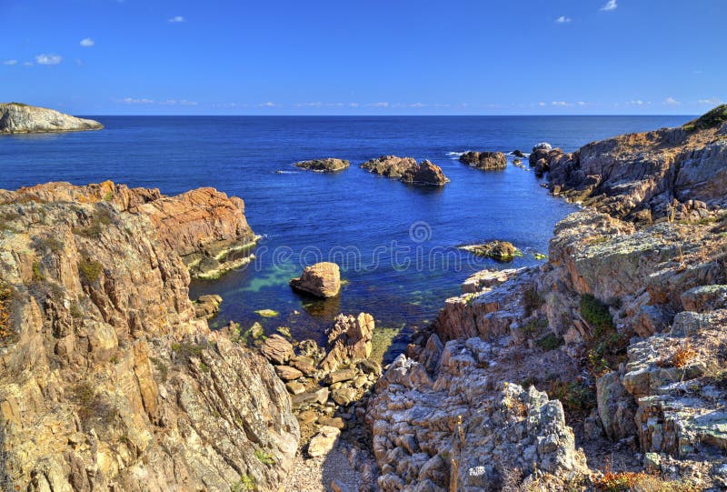 Paysage Sur Le Rivage Rocheux Image stock - Image du littoral, repère ...