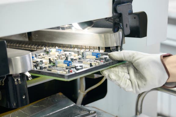 PCB Tinning Process Utilizing Wave Soldering Technique in Molten Solder ...