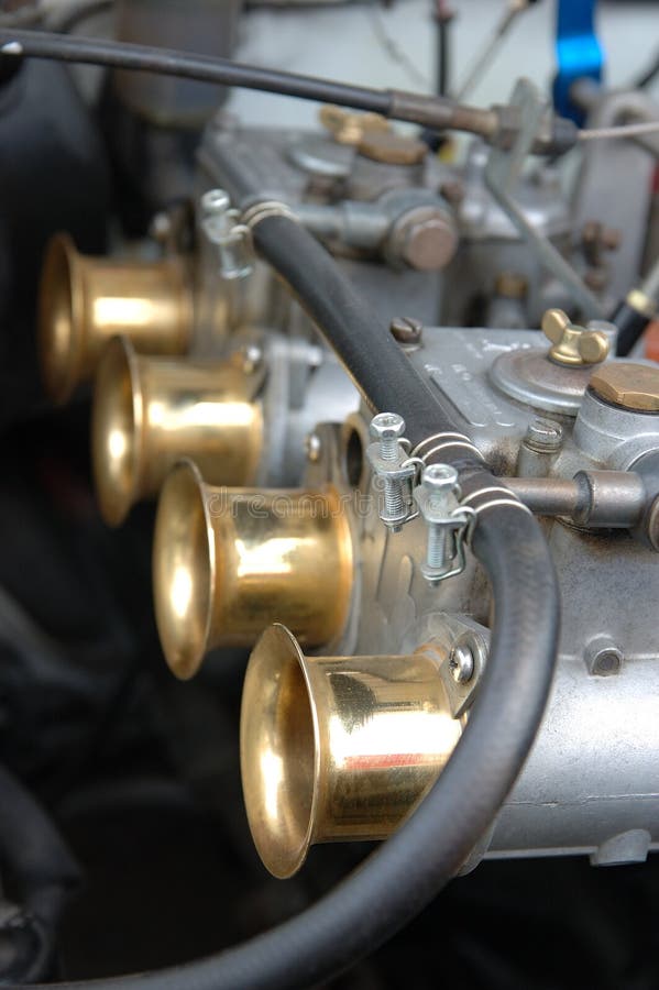 Peça Do Motor Usada Turbocompressor De Carro Quebrado Em Um Piso De ...