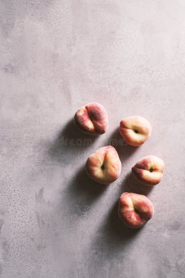 Peaches on Kitchen Countertop Stock Image - Image of summer, high ...