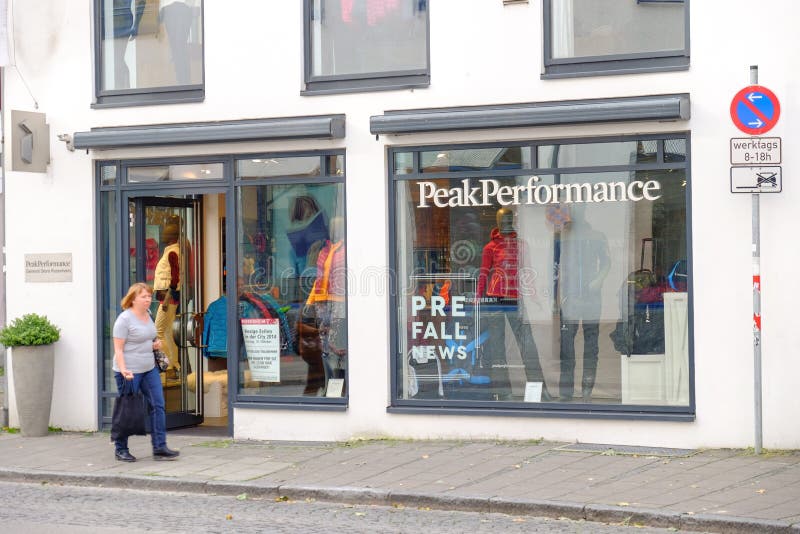 Peak Performance editorial photography. Image of people - 45352477