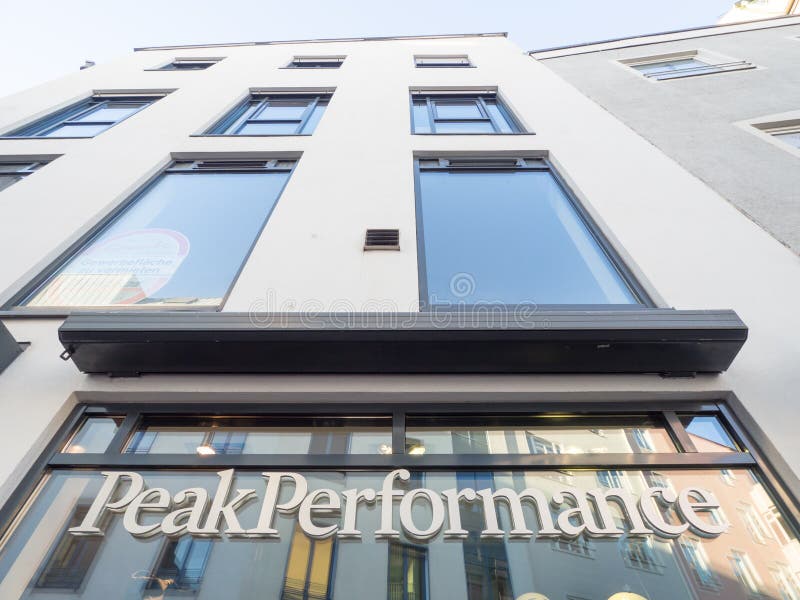 Peak Performance Shop in Hong Kong Editorial Image - Image of shopping, mall: 36611220