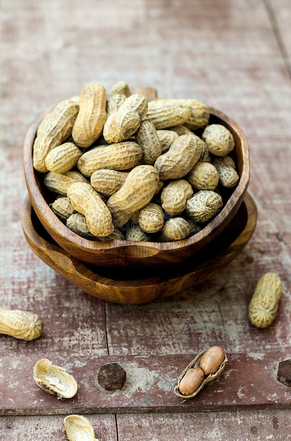 Peanuts in Shell Pod in Bowl Stock Photo - Image of groundnut, peanuts ...