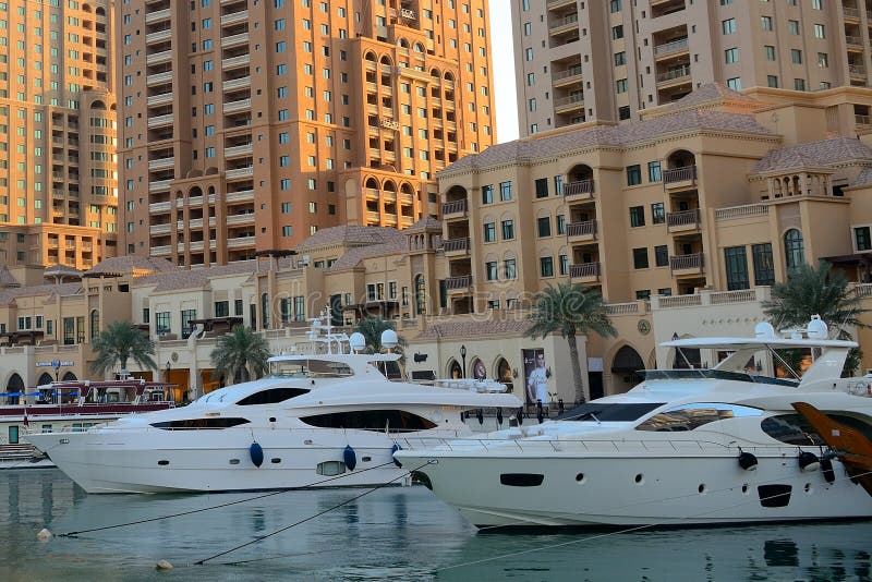 The Pearl, Doha, Qatar editorial stock image. Image of palm - 70271489