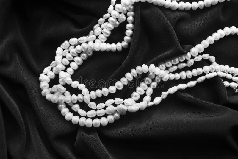 7,481 Pearl Necklace Black Background Stock Photos - Free & Royalty ...
