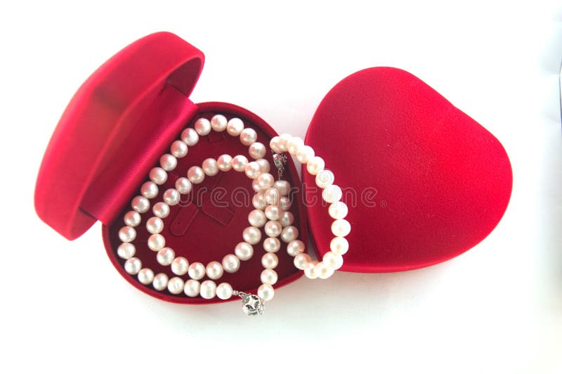 Pearl necklace in gift box stock image. Image of open - 47879681