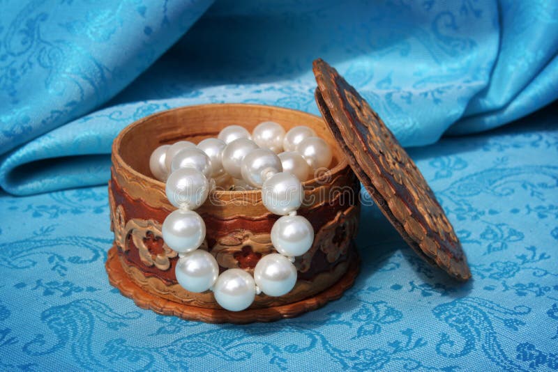 Pearls in a shell stock image. Image of mussel, mollusk - 19160965