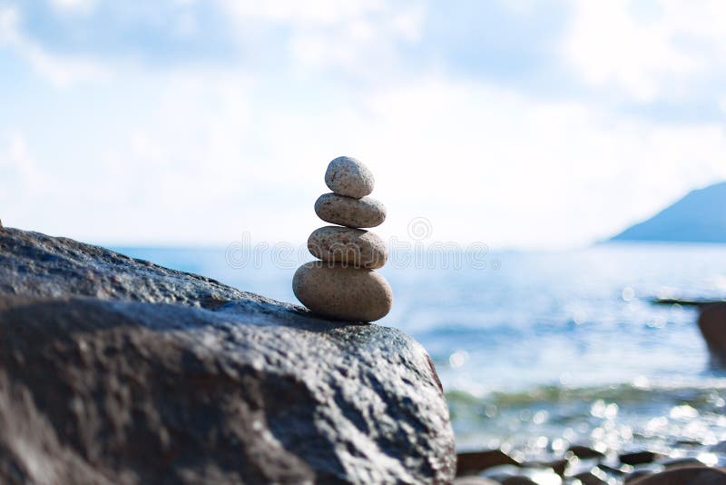 Pebble Stack on Tropical Beach Stock Image - Image of pyramid, seascape ...