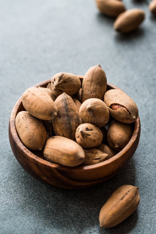 Pecan Nuts with Shell in Wooden Bowl / Walnuts Stock Image - Image of ...