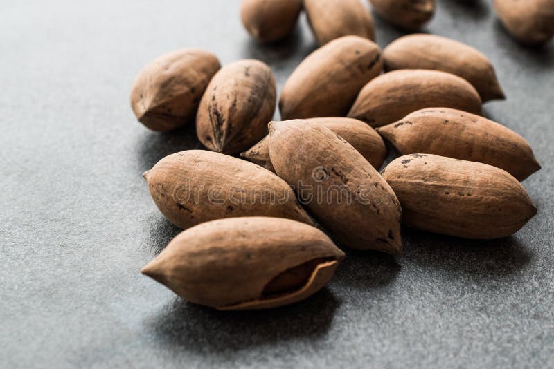 Pecan Nuts with Shell in Wooden Bowl / Walnuts Stock Image - Image of ...