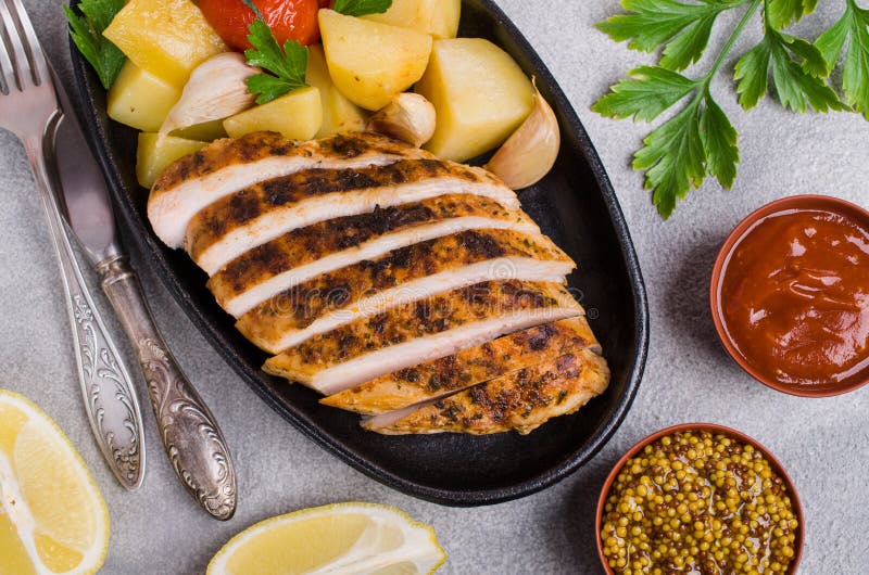 Pecho de pollo frito imagen de archivo. Imagen de carne - 120466625