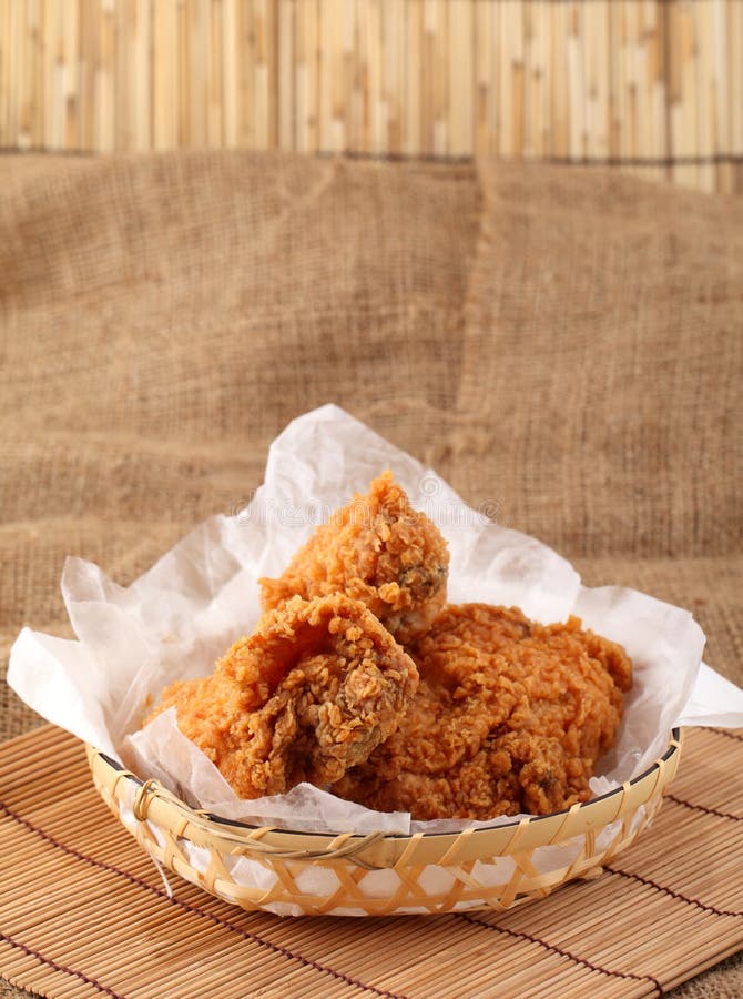 Pechuga De Pollo Frita En El Fondo Blanco Imagen de archivo - Imagen de ...