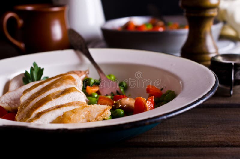 Pecho de pollo frito foto de archivo. Imagen de fresco - 80825774