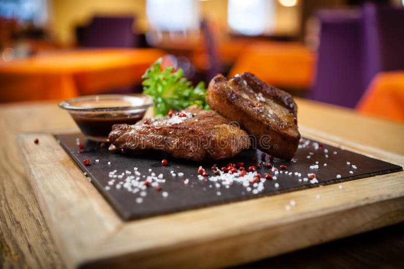 Pecho Del Cerdo En Costilla Foto de archivo - Imagen de vientre ...