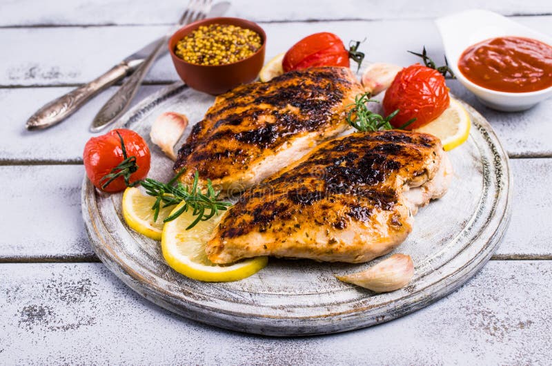 Pechos de pollo frito foto de archivo. Imagen de cocinado - 120393336