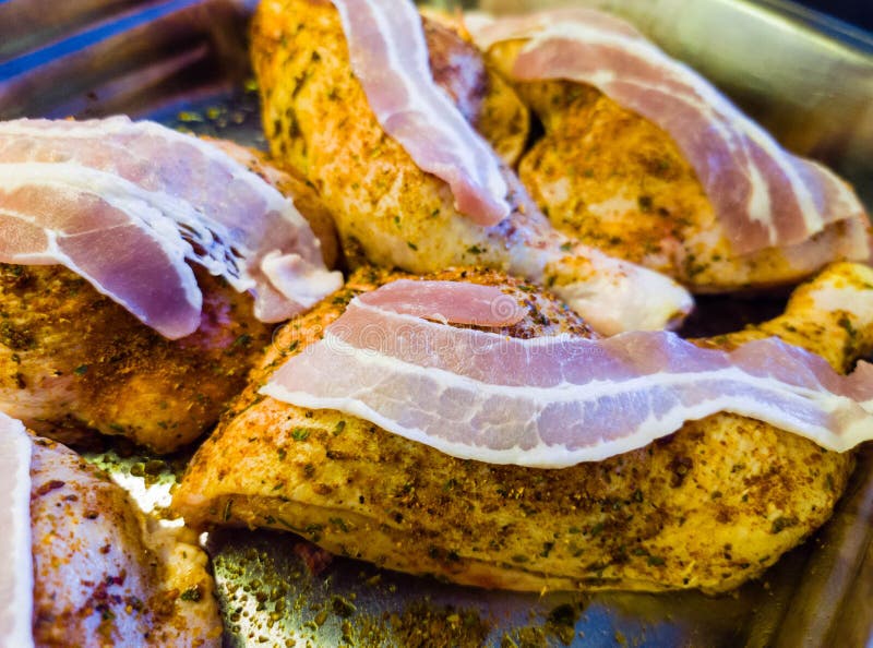 Pechuga de pollo adobada imagen de archivo. Imagen de barbacoa - 225725729