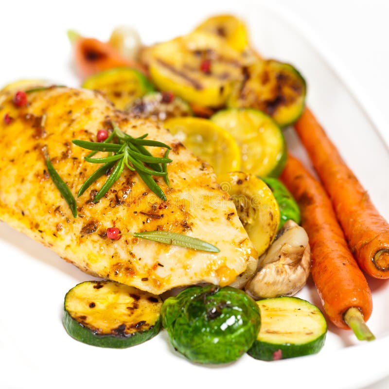 Pechuga De Pollo Asada A La Parrilla Con Las Verduras Foto de archivo ...