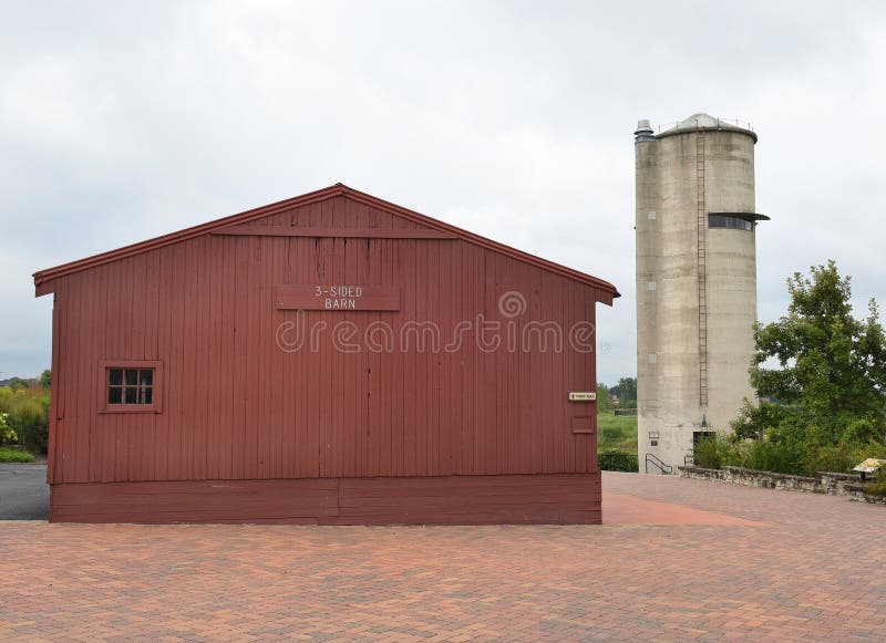 Peck Farm Barn et silo photo éditorial. Image du construction - 77419066