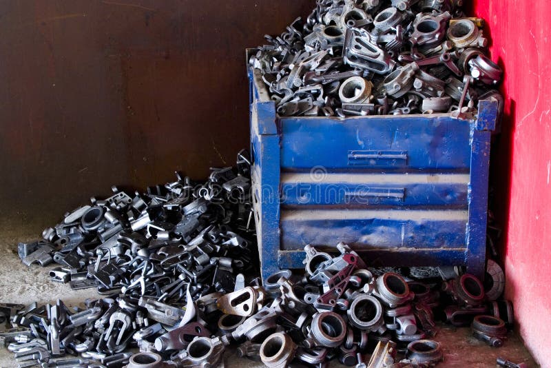 Pedazos del metal foto de archivo. Imagen de pedazo, desbordante - 5088874