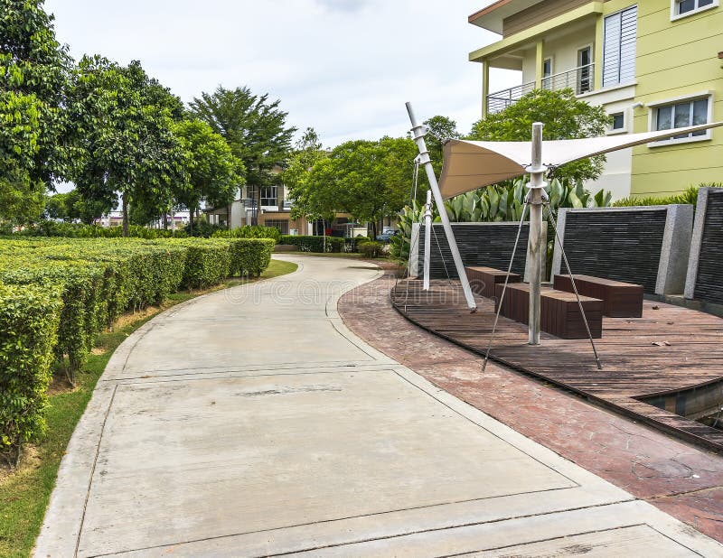 Pedestrian walkway stock image. Image of outside, botanical - 33354677