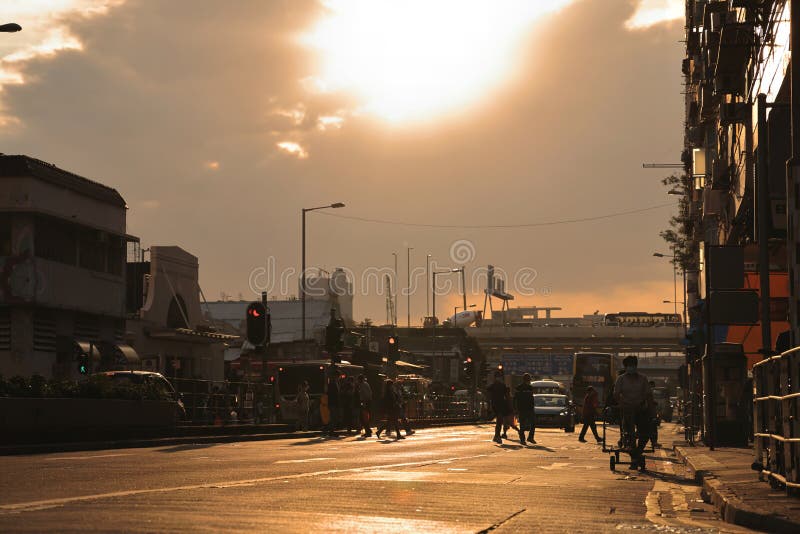 Pedestrians Crossing the Waterloo Road at the Sun Set , Hk 25 Oct 2021 ...