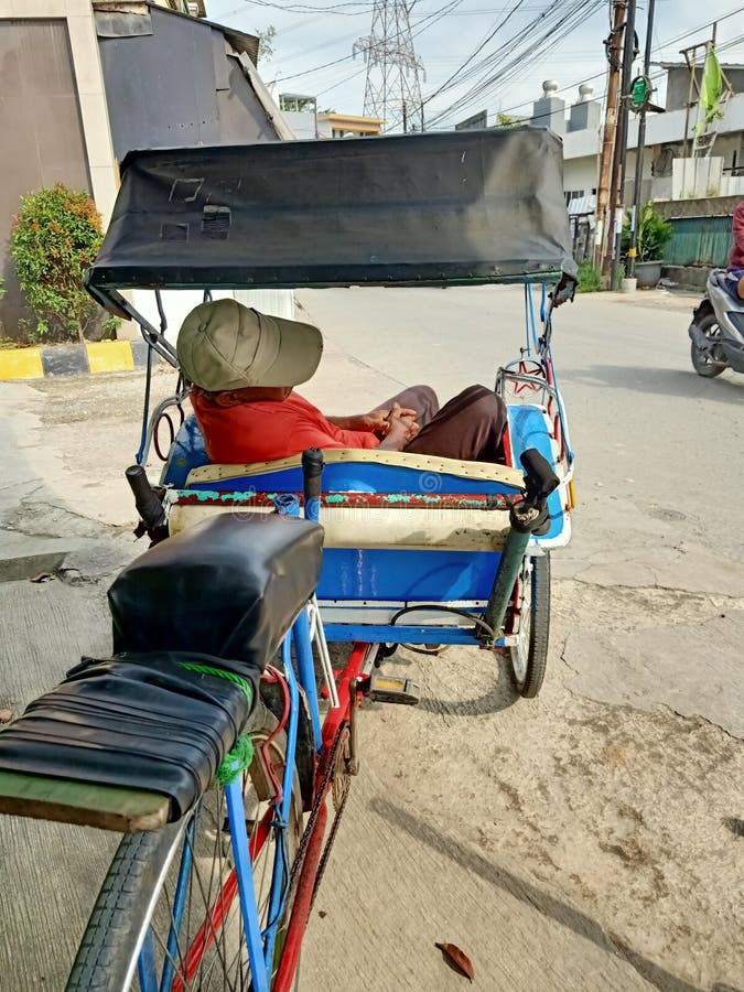 Pedicab Driver Waiting for Customers Stock Photo - Image of travel, city: 273653120