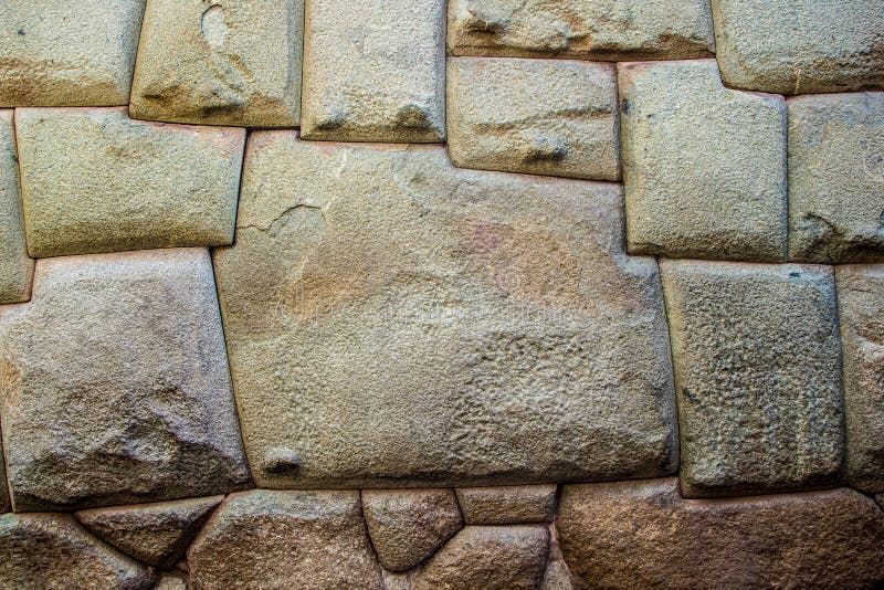 Etapas De Pedra Molhadas Angulares Foto de Stock - Imagem de angular ...