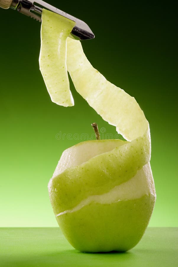 Peeled Green Apple and Peeler Stock Photo - Image of peel, edge: 12165622