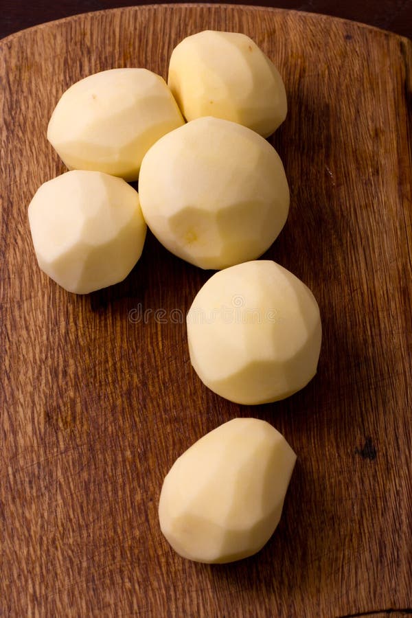 Peeled potatoes stock image. Image of kitchen, pile - 173065113