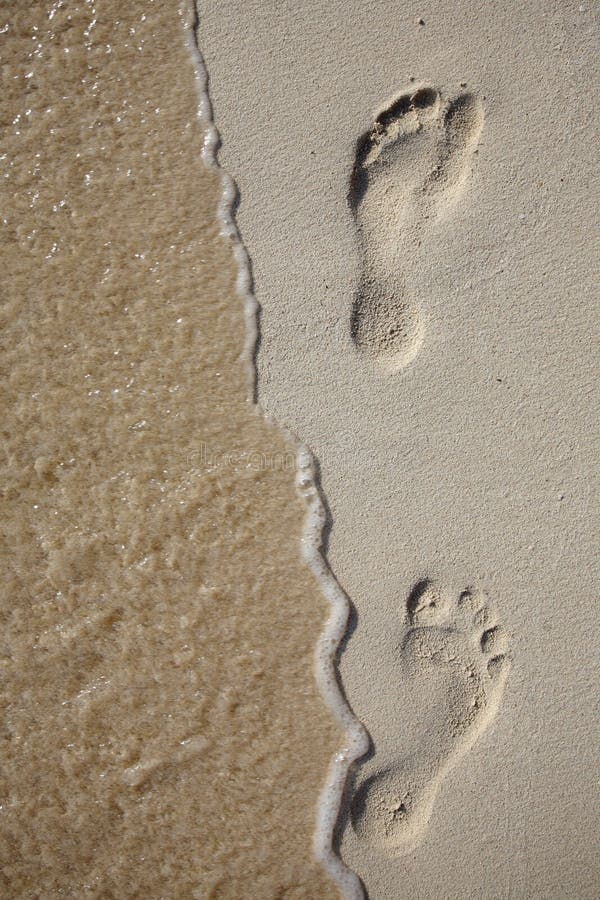 Pegadas na areia foto de stock. Imagem de ajuste, momento - 15834262