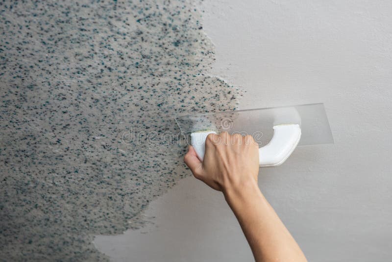 Pegar El Papel Pintado Líquido Imagen de archivo - Imagen de casero ...