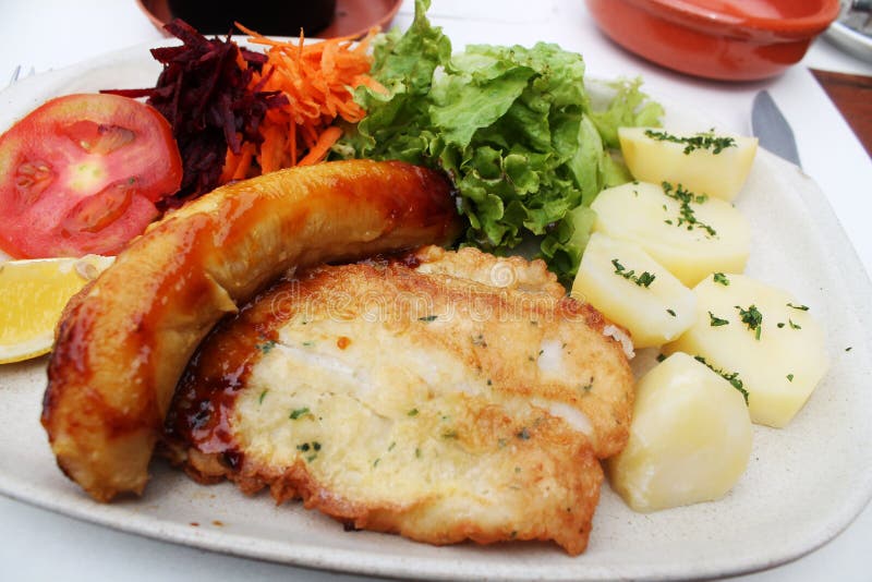 Peixe-espada Preto Com Fried Bananas Foto de Stock - Imagem de preto ...