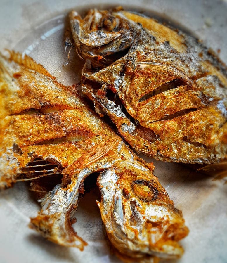 Peixe Frito E Crocante Pronto Para Comer Imagem de Stock - Imagem de ...