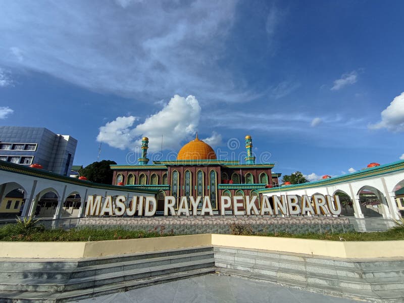 Pekanbaru Great Mosque editorial image. Image of indonesia - 269403510