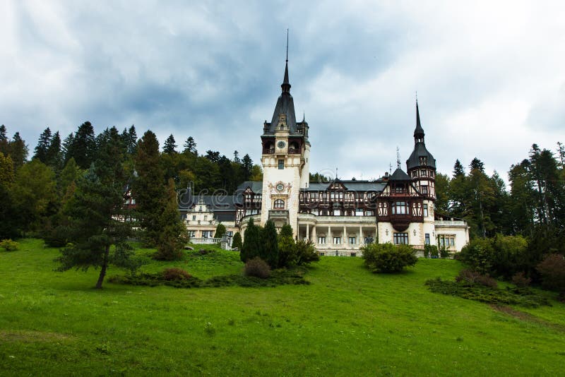 Pelesh kasztel zdjęcie stock. Obraz złożonej z trawy - 35472842