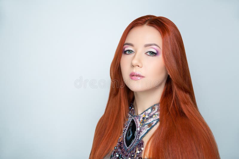 Pelo Anaranjado Brillante De La Mujer Foto de archivo - Imagen de ...