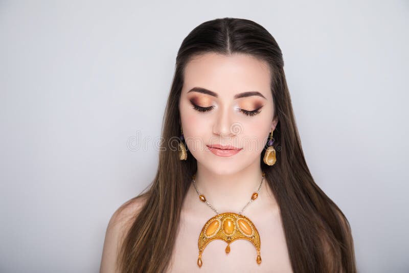 Pelo Moreno Perfecto De La Mujer Imagen de archivo - Imagen de ...