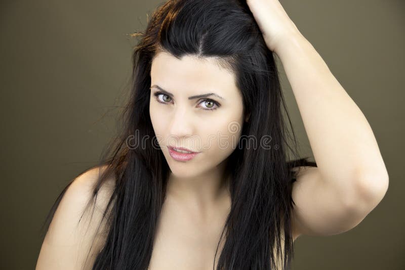 Pelo Negro Largo Conmovedor De La Mujer Foto de archivo - Imagen de ...