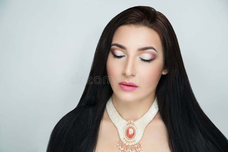 Pelo Negro Largo De La Mujer Imagen de archivo - Imagen de hembra ...