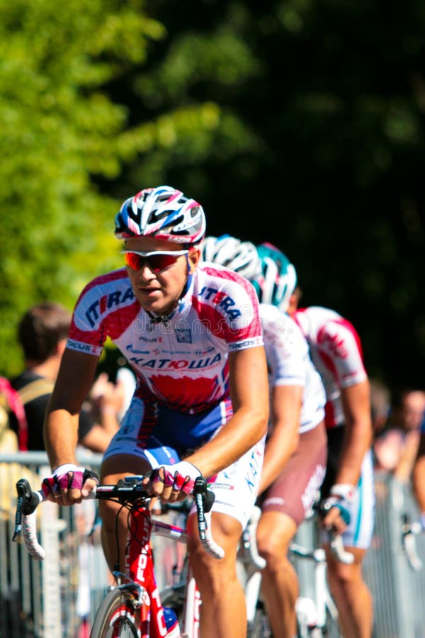 The Peloton racing editorial photography. Image of bicycling - 23094367