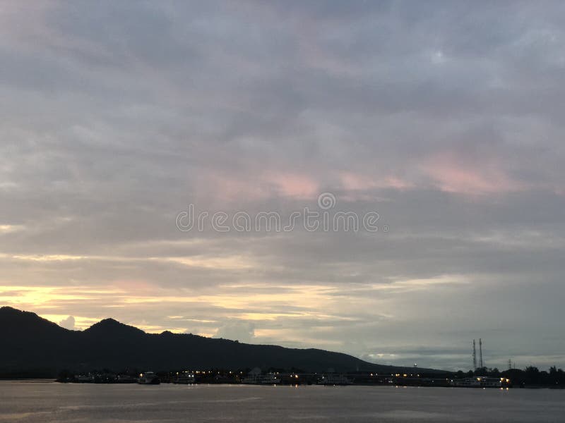 Pemandangan laut stock photo. Image of sunrise, laut - 263326464