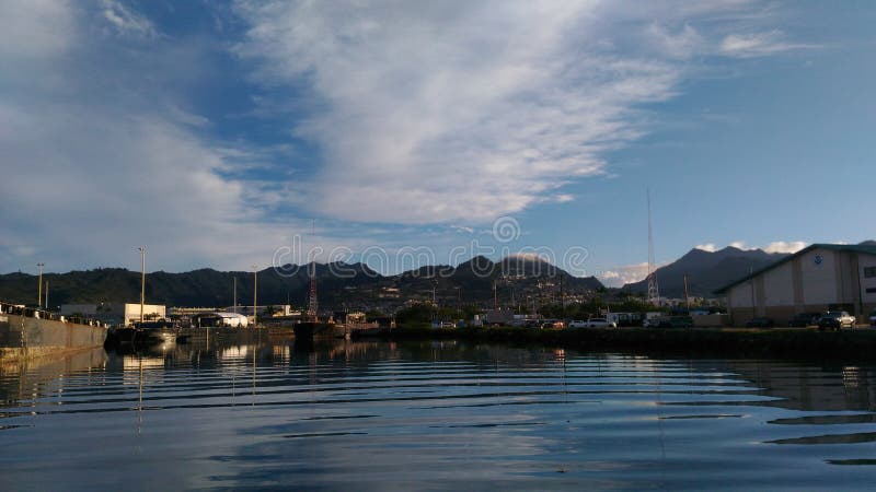 Pemandangan Pier 36 Oahu Hawaii Stock Photo - Image of dock, reflection ...